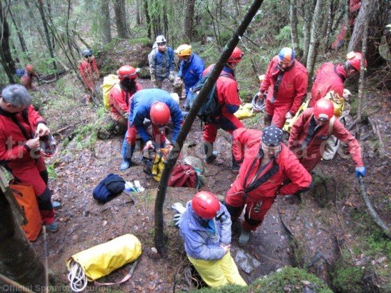 Exploring horizontal caves - useful tips for caving